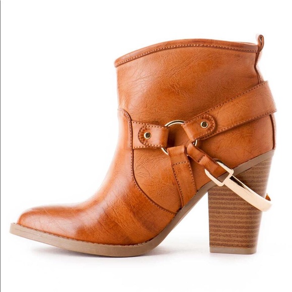 Quinn | Shoes | Quinn Dakota Distressed Block Heel Harness Bootie ...
